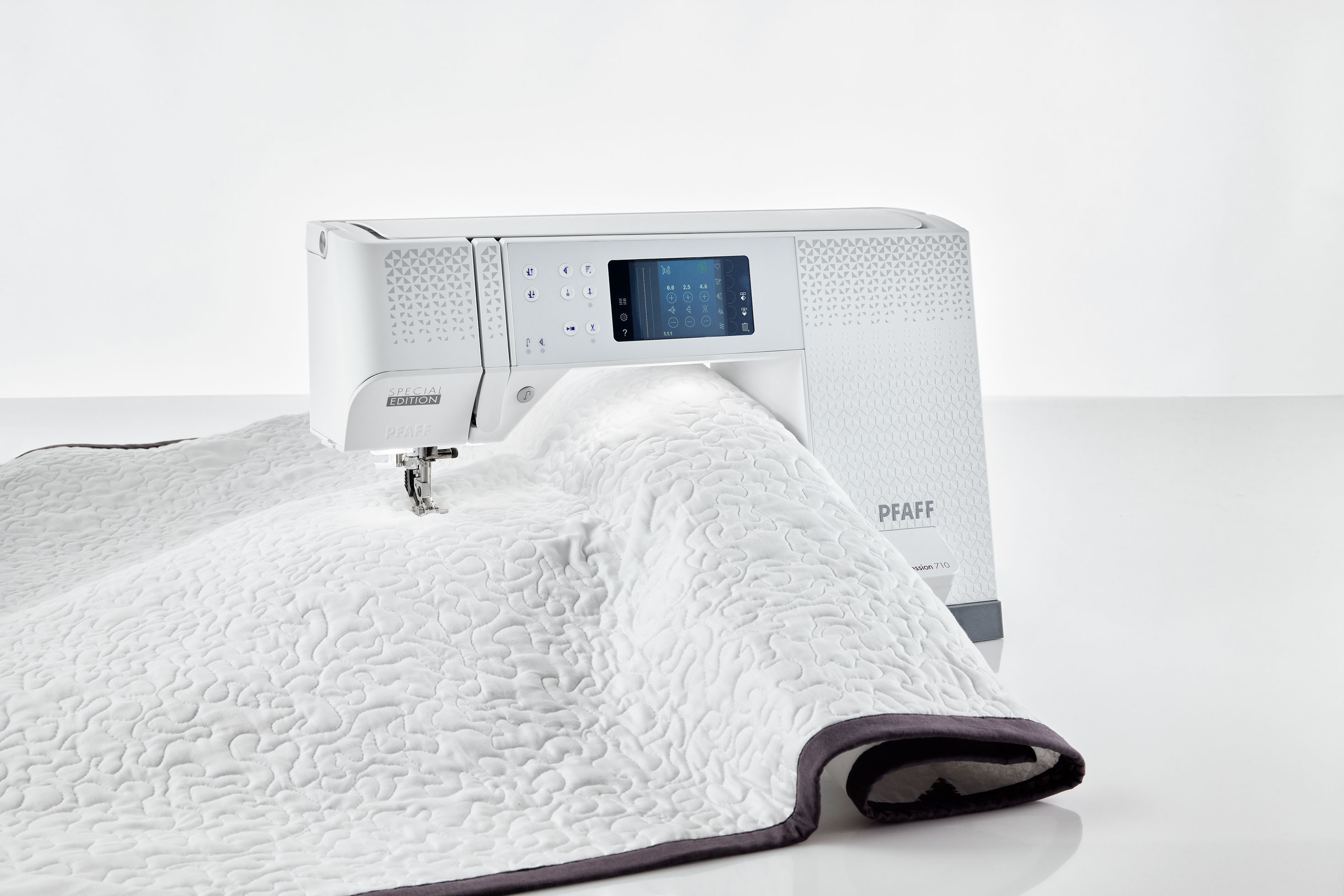 Pfaff Expression 710 Spezial Edition | Nähmaschinen Welt